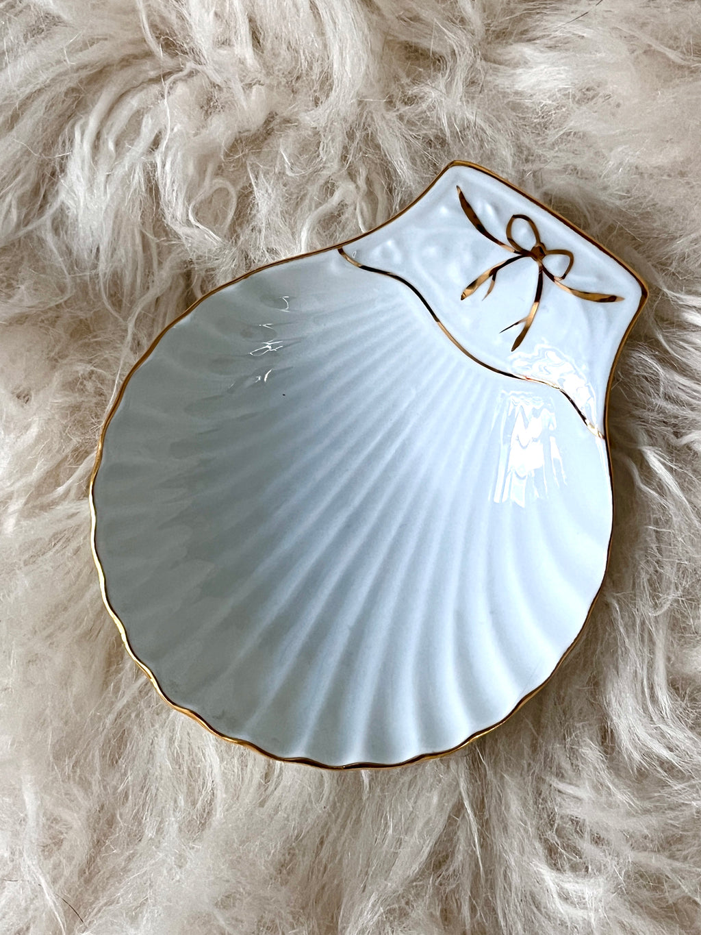 Vintage French Porcelain Shell Dish with 22k Gold Bow – Dovetail